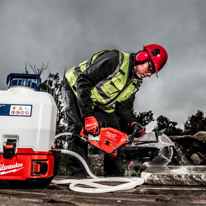 Milwaukee M18 BPFP-WST Water Switch Tank | Gardening Tools